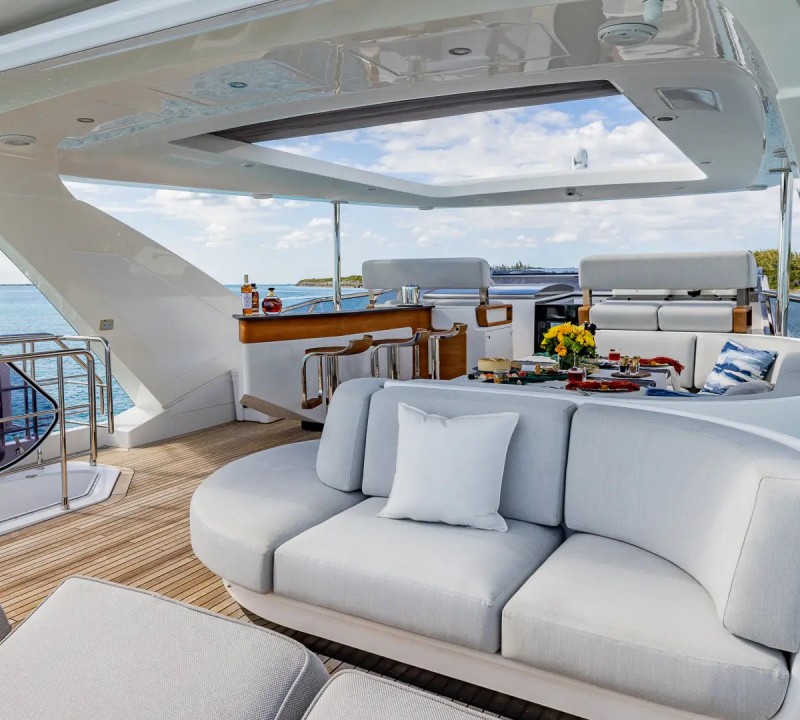PIER PRESSURE Yacht Charter Details, Azimut | CHARTERWORLD Luxury ...